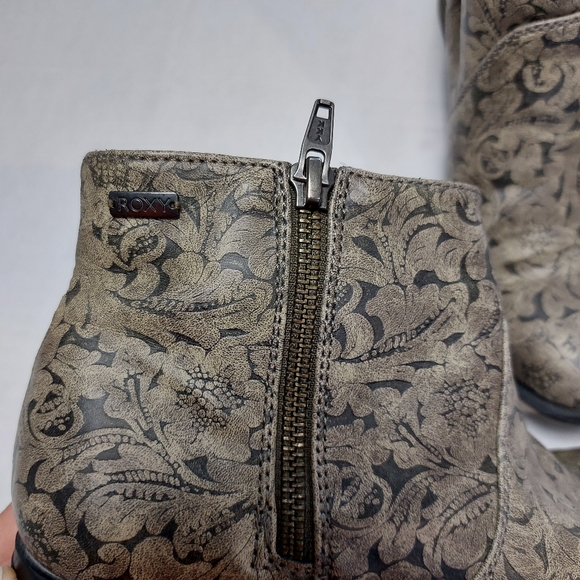 Roxy | Shoes | Roxy Gray And Black Filigree Roces Ankle Boots Size 7m ...